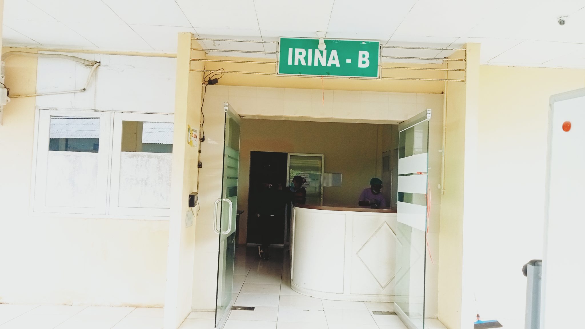 Gerak Cepat Petugas Tangani Korsleting Listrik di Panel Gardu Irina B ...